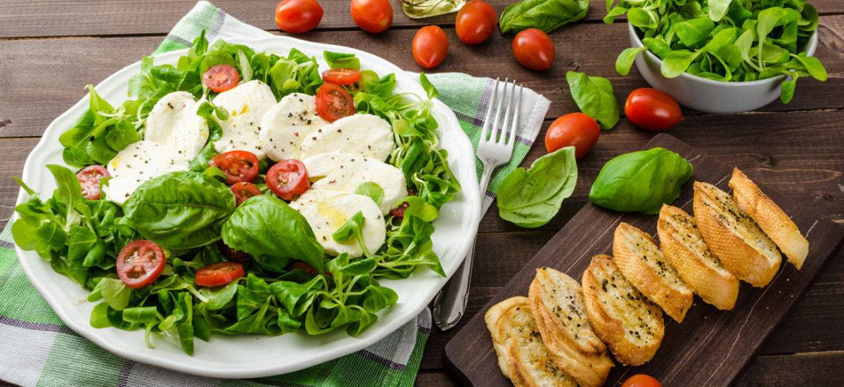 Receta de ensalada mixta de vegetales con aderezo light de yogurt