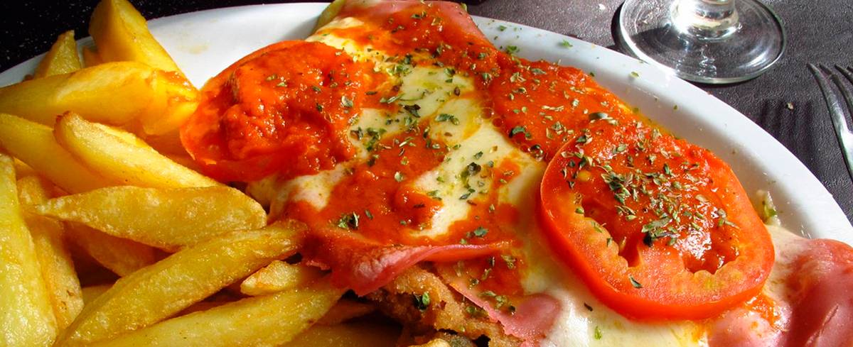 Receta de Milanesas Napolitanas con Papas Fritas: ¡Un Clásico Irresistible!